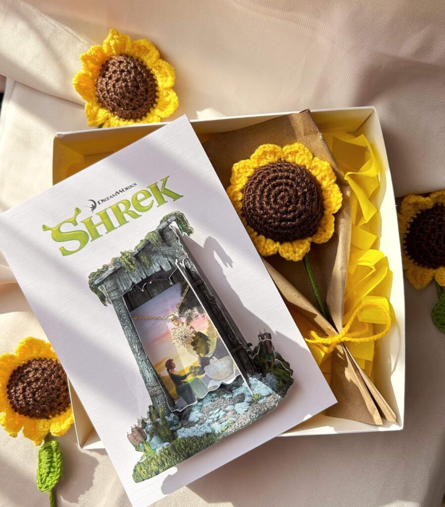 Box Shrek pantano con girasol tejido - Cocoa Panda